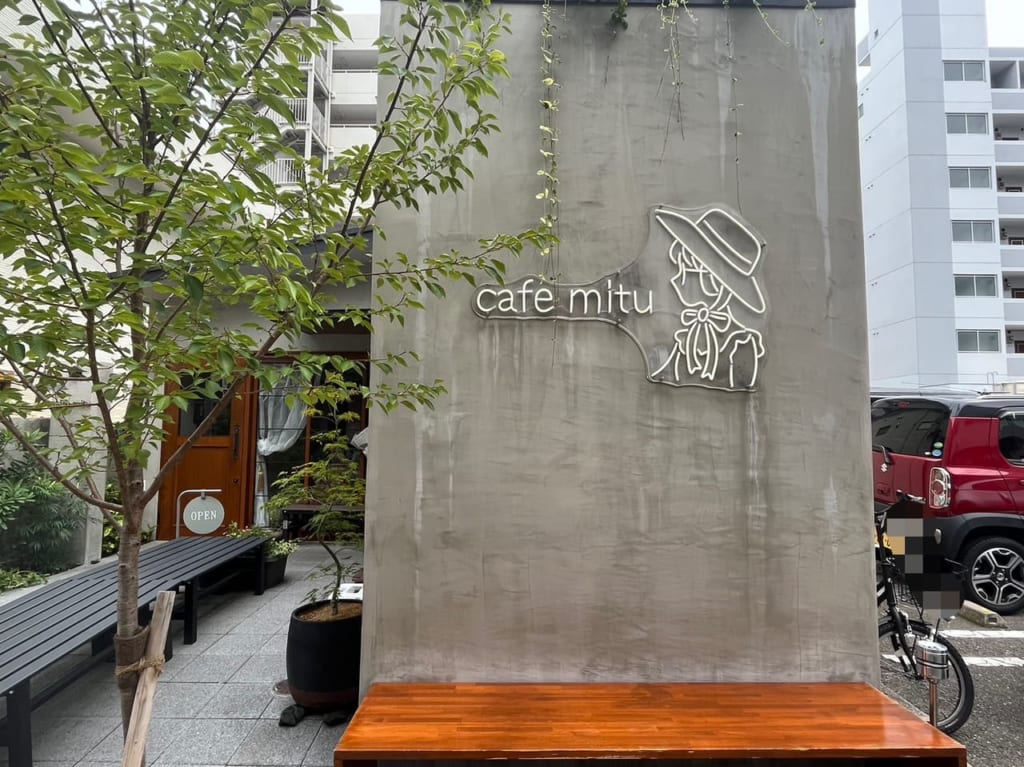 【福岡市】天神の SNSでも話題のGucciカフェ「cafe mitu(カフェミツ)」に行って来ました♪ Gucci製のラグジュアリーな椅子に、腰かけいただく極上スイーツ。非日常なオシャレ空間 ...